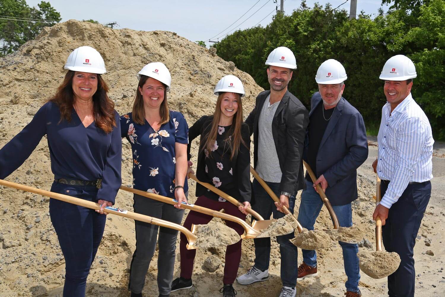 Première pelletée de terre pour le Complexe médical Saint-Eustache ...